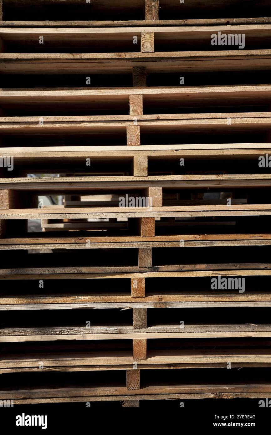 Pile of timber pallets for transport Stock Photo - Alamy