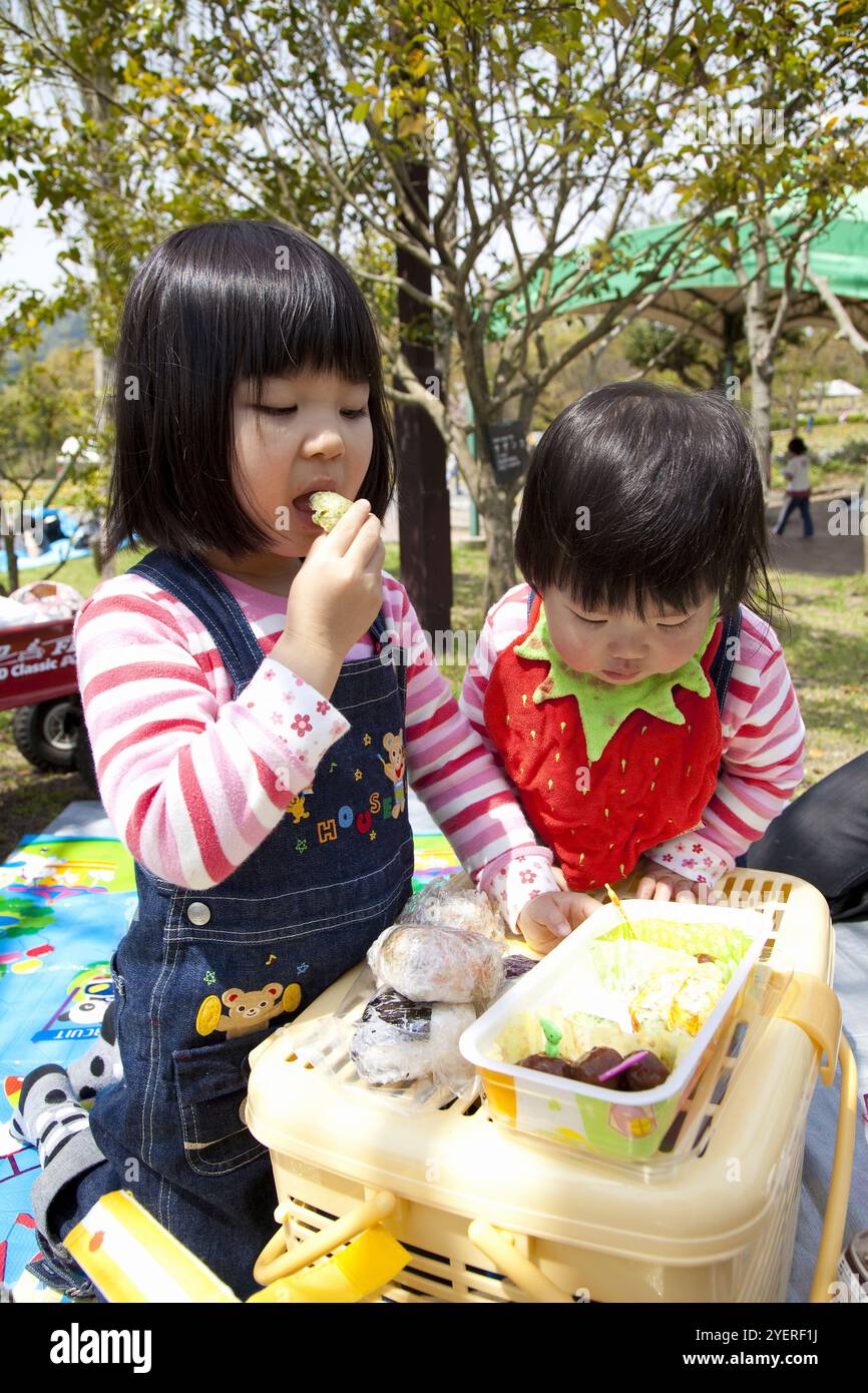Lunchbox child hi-res stock photography and images - Alamy