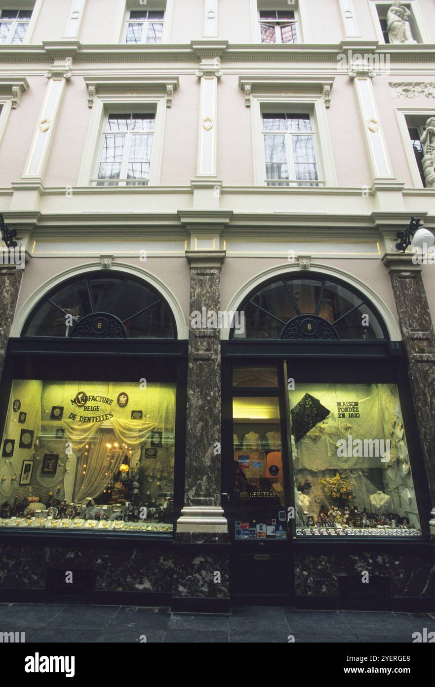 The show window hi-res stock photography and images - Alamy