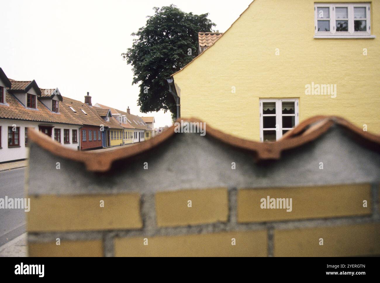 Row yellow houses hi-res stock photography and images - Alamy