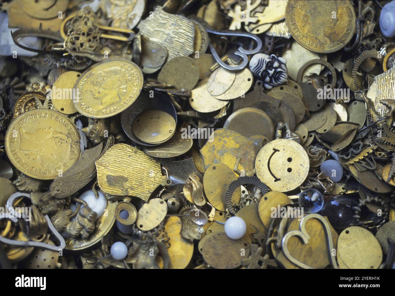 Hardware stand hi-res stock photography and images - Alamy