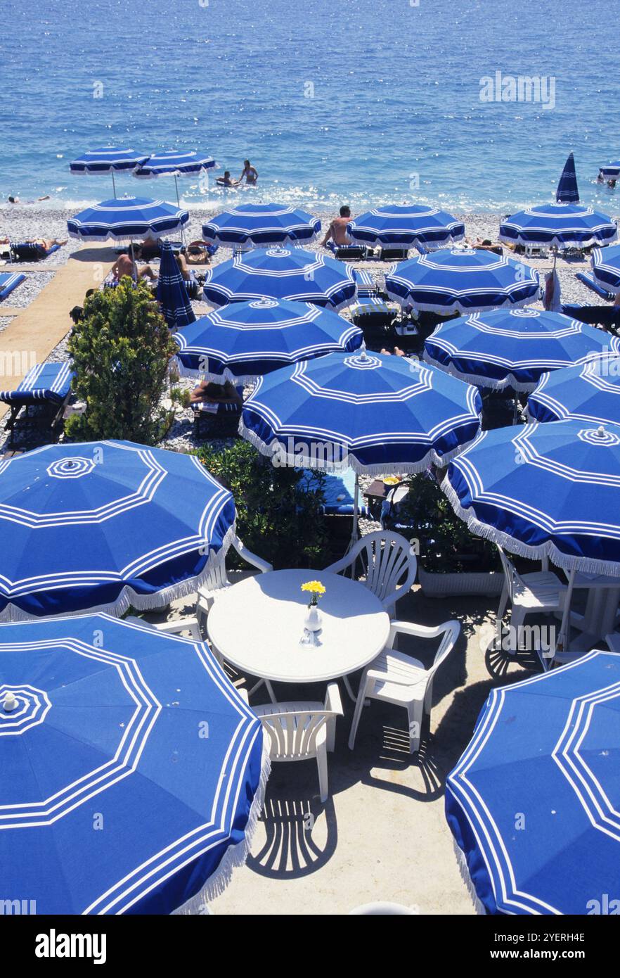Parasol chairs table hi-res stock photography and images - Alamy