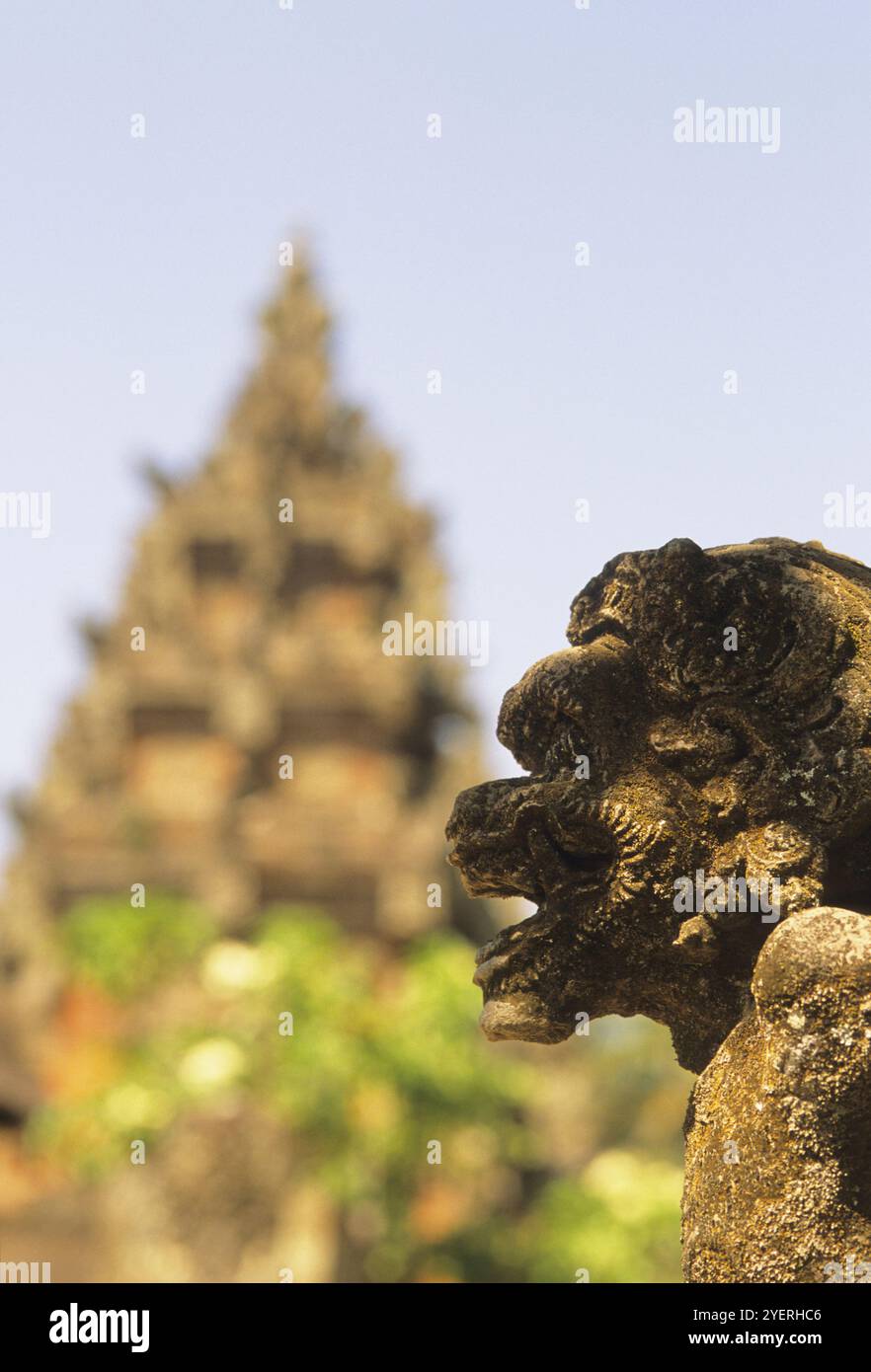 Guardian deity statue hi-res stock photography and images - Alamy