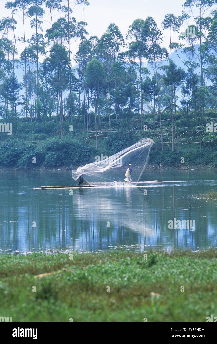 Fisherman casting a cast net Stock Photo - Alamy