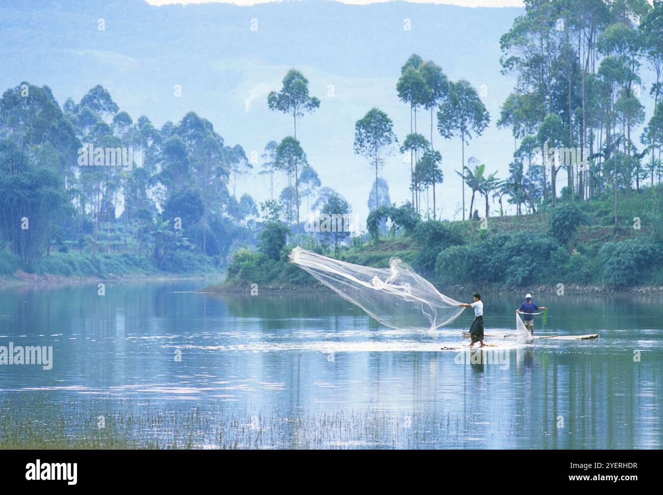 Cast net fishing hi-res stock photography and images - Alamy
