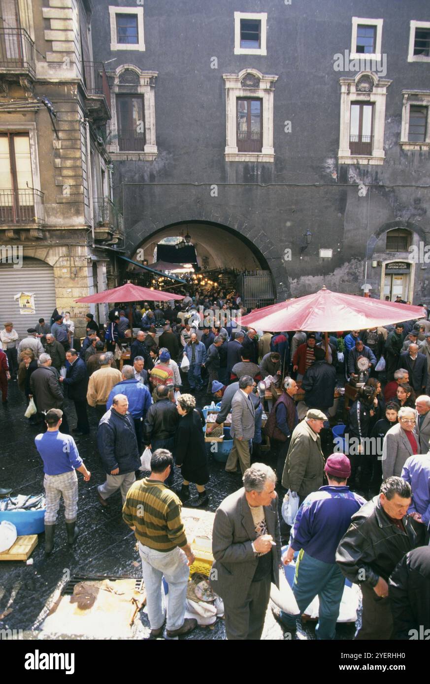 Bustling shopping hi-res stock photography and images - Alamy