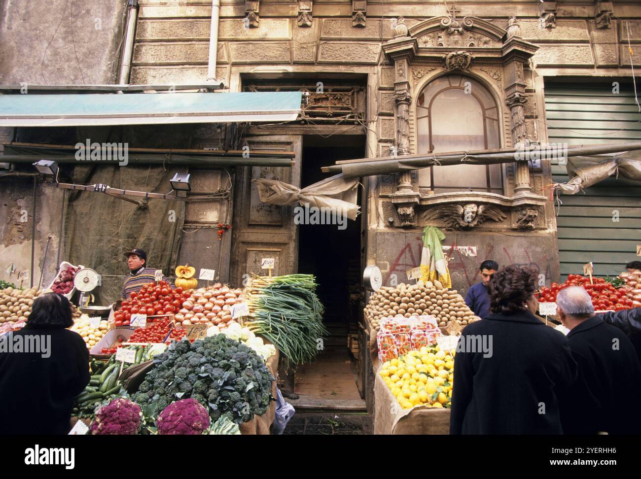 Shopping in palermo hi-res stock photography and images - Alamy