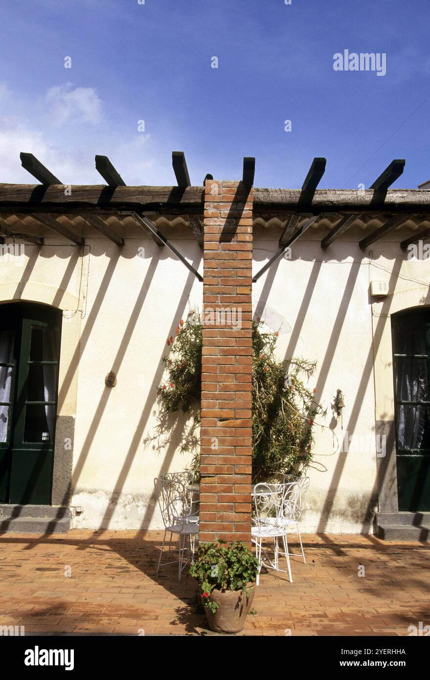 Building brick column hi-res stock photography and images - Alamy