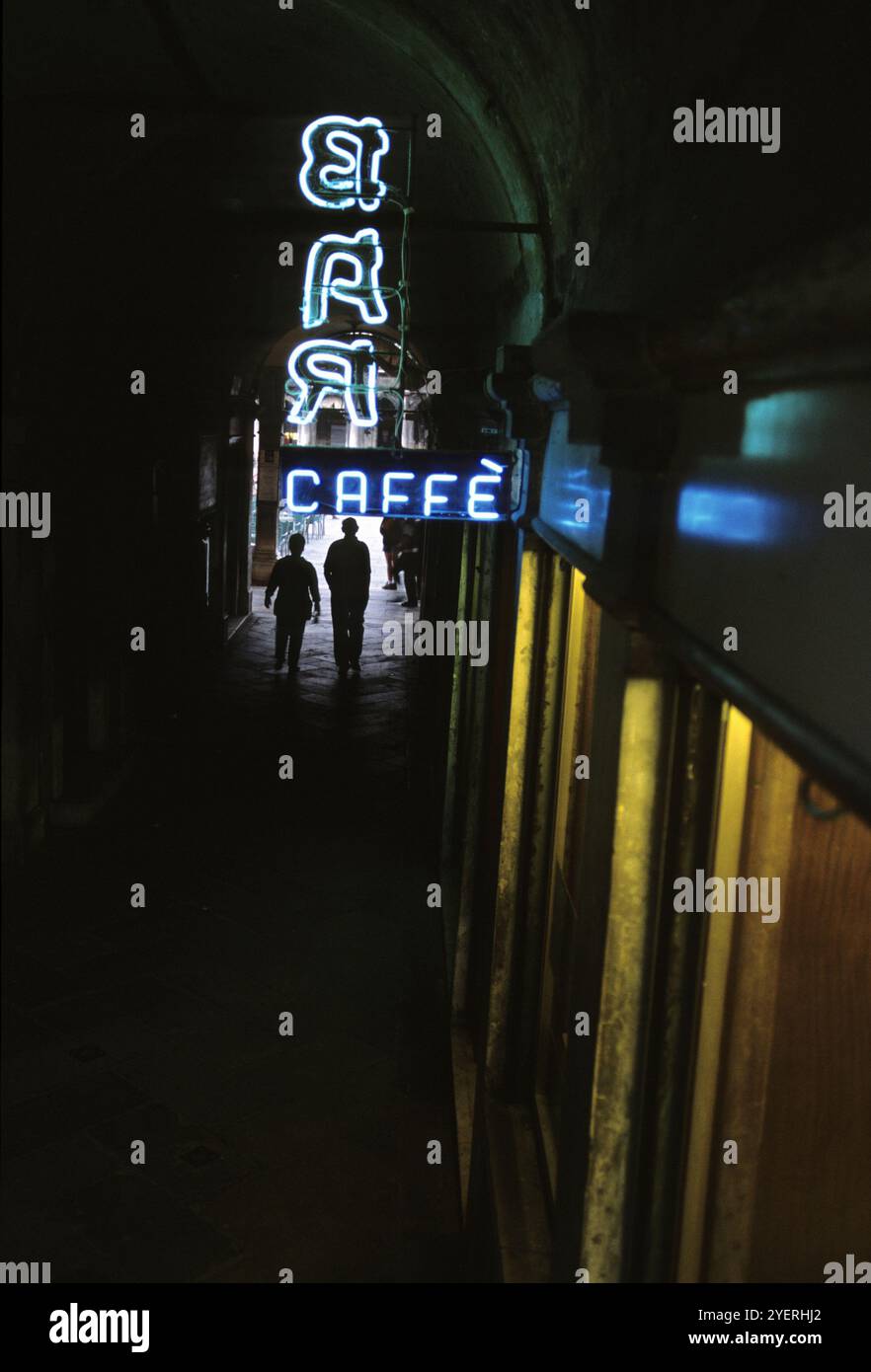 Bar in alleyway Stock Photo - Alamy