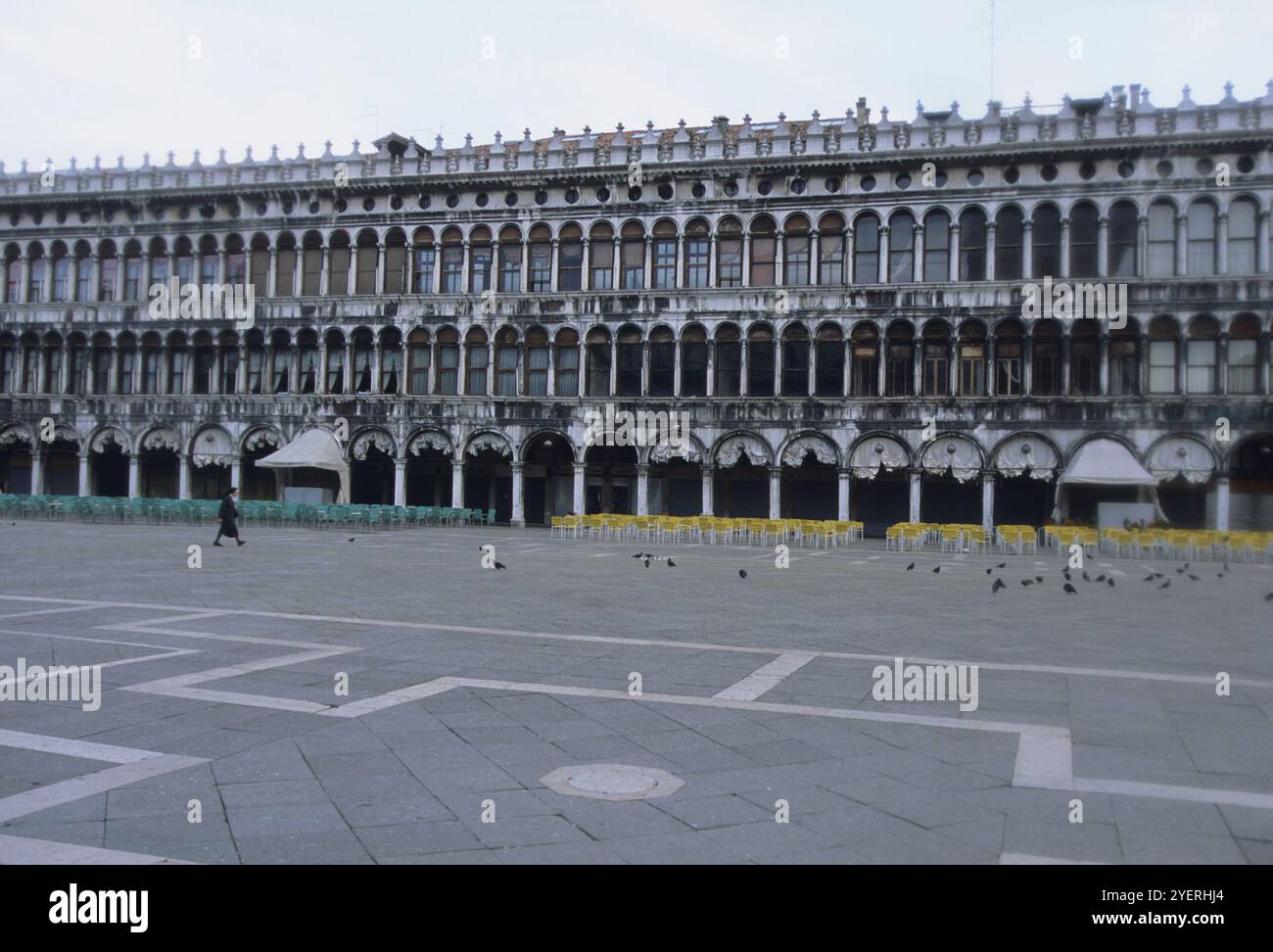 Corridor square hi-res stock photography and images - Alamy