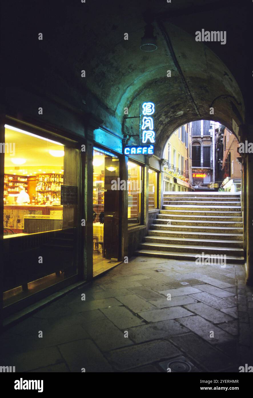 Bar in alleyway Stock Photo - Alamy