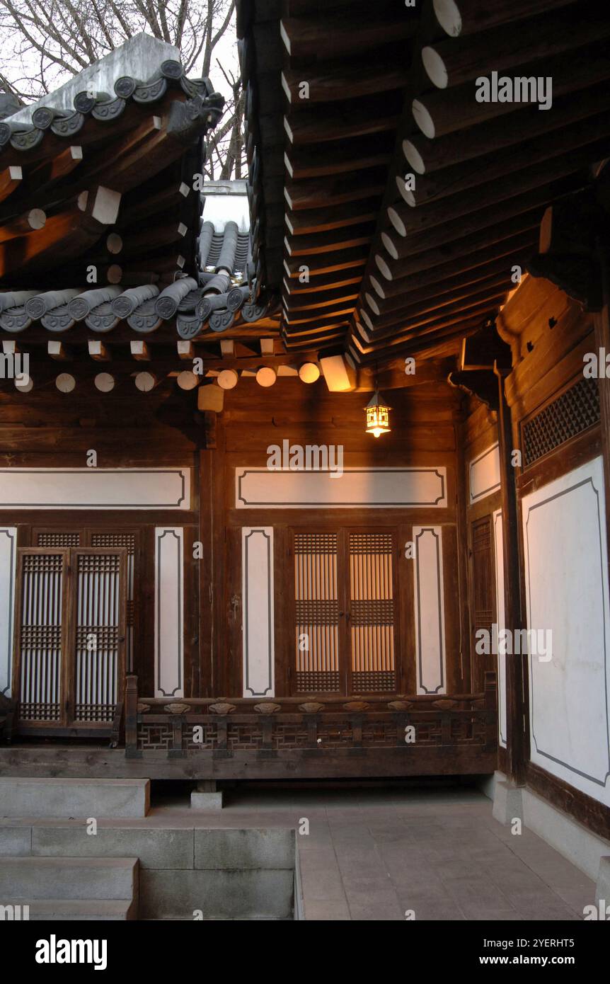 Traditional Korean architecture Stock Photo - Alamy