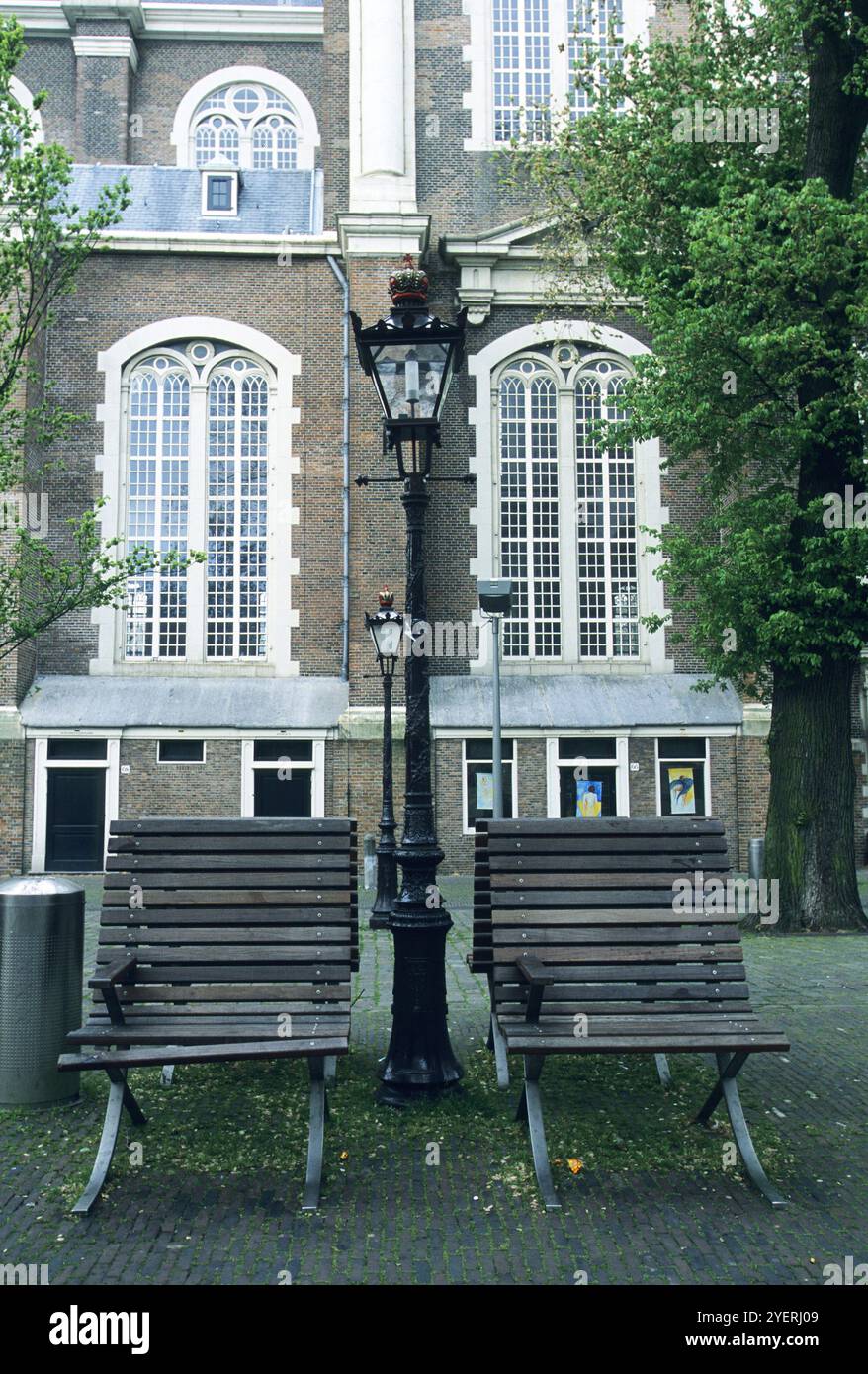 Building on corner road hi-res stock photography and images - Alamy