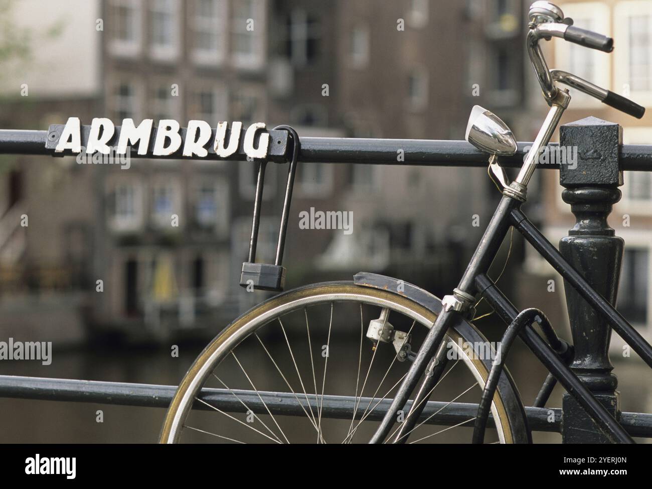 On parapet hi-res stock photography and images - Alamy