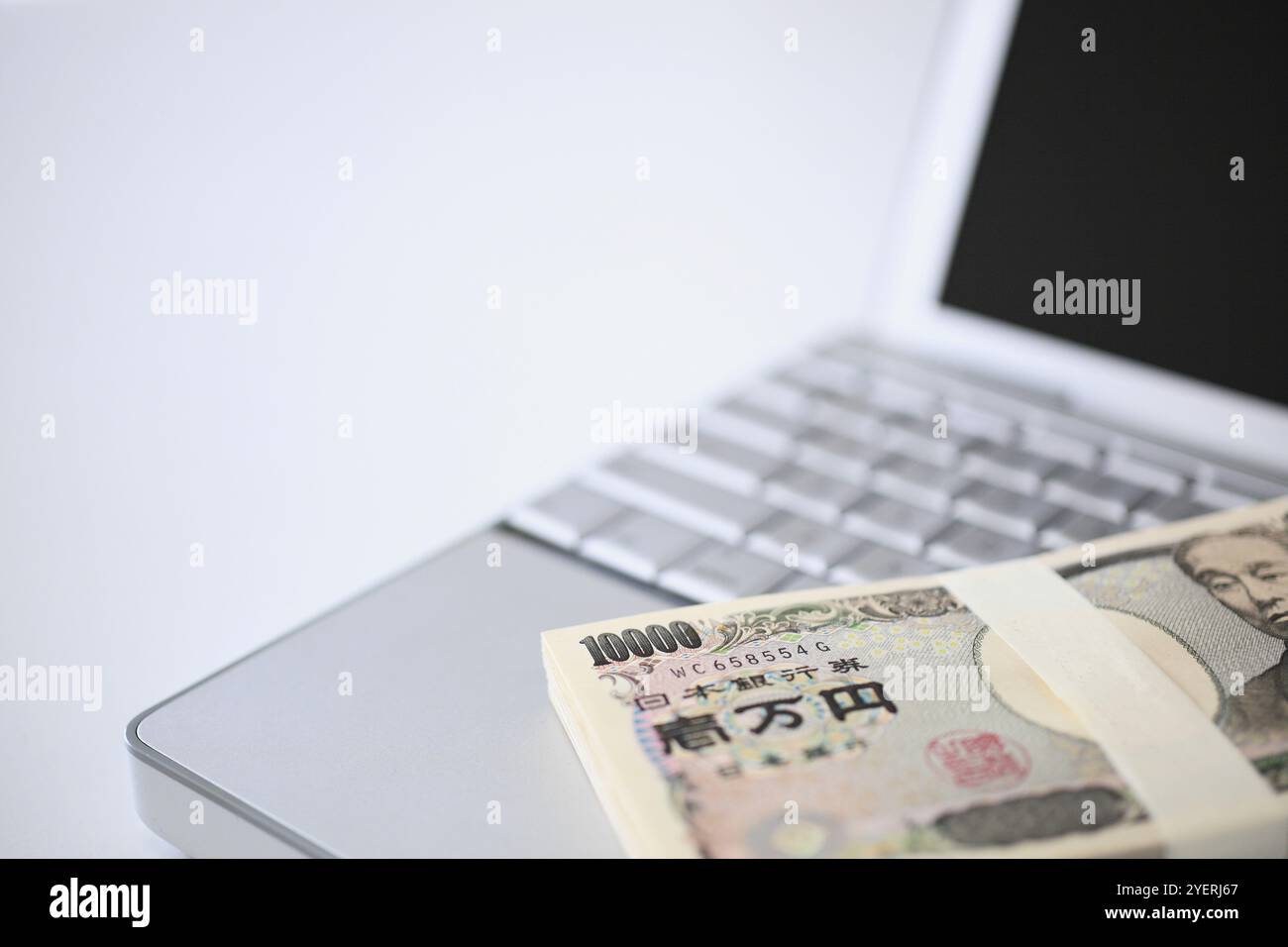 Banknote computer hi-res stock photography and images - Alamy