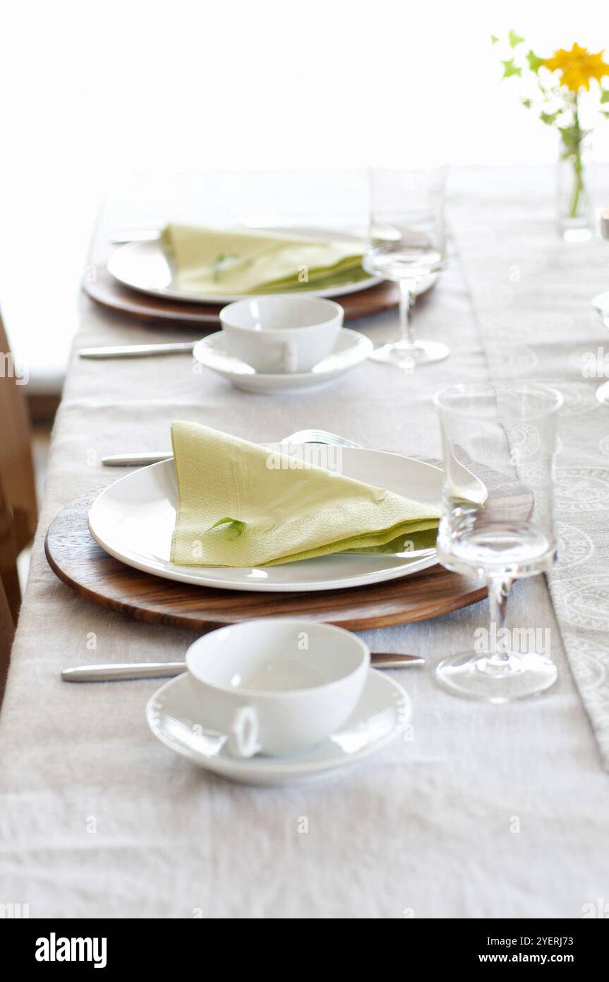 Hospitality setting hi-res stock photography and images - Alamy