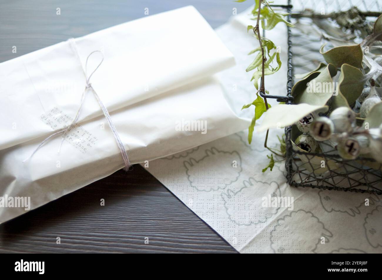 Natural wrapping hi-res stock photography and images - Alamy