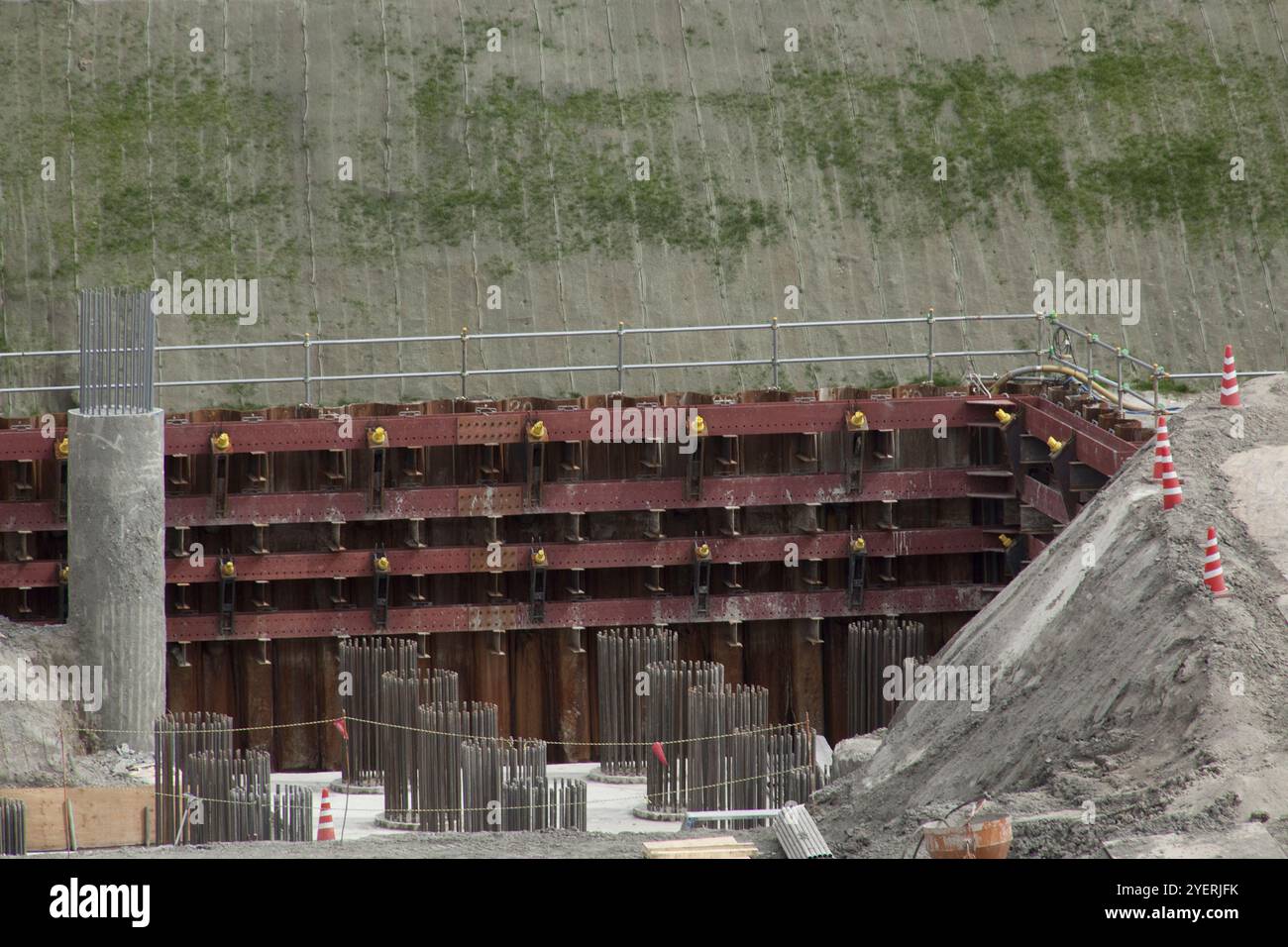 Steel building foundations hi-res stock photography and images - Alamy