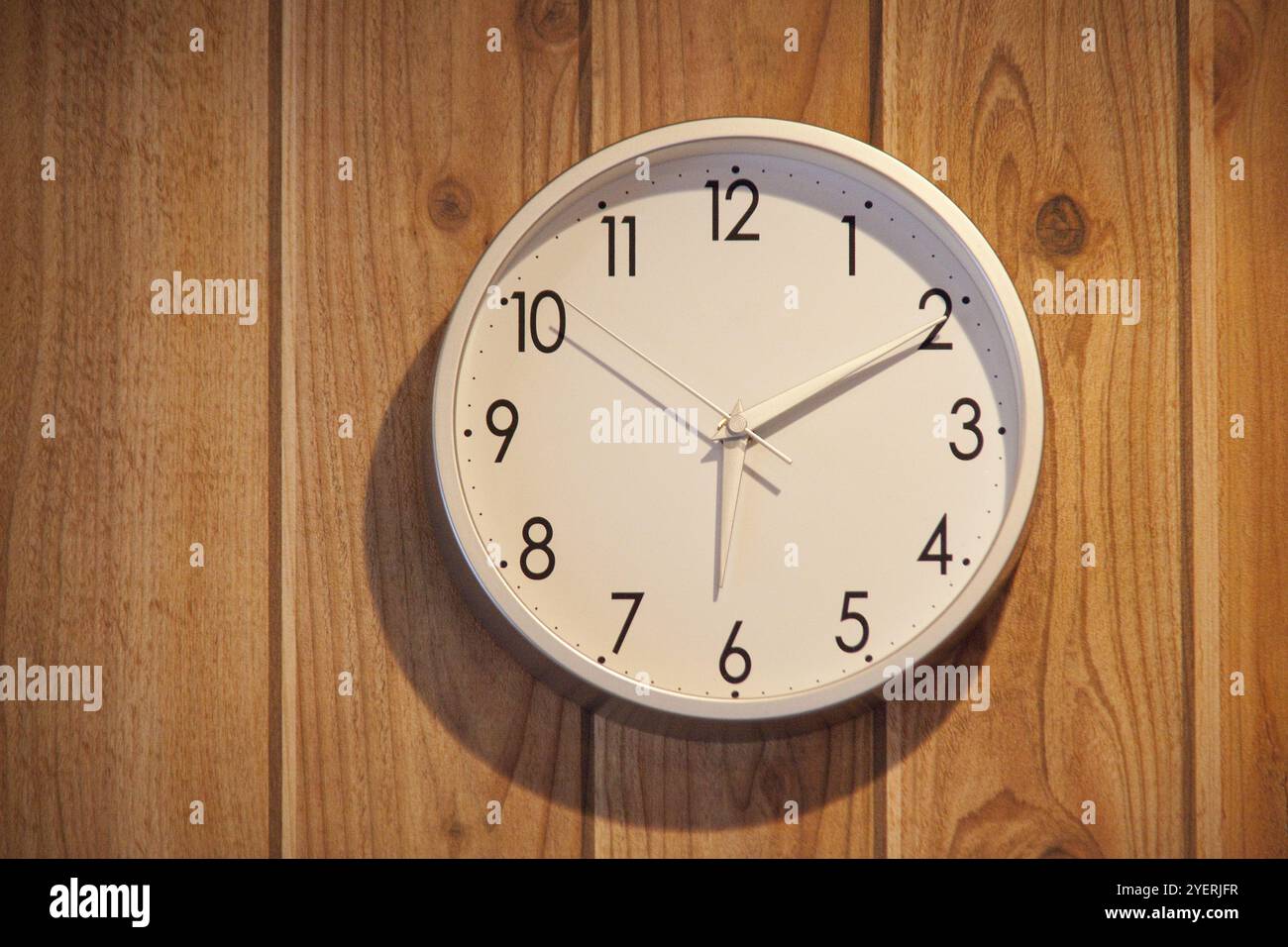 Analogue clock hi-res stock photography and images - Alamy