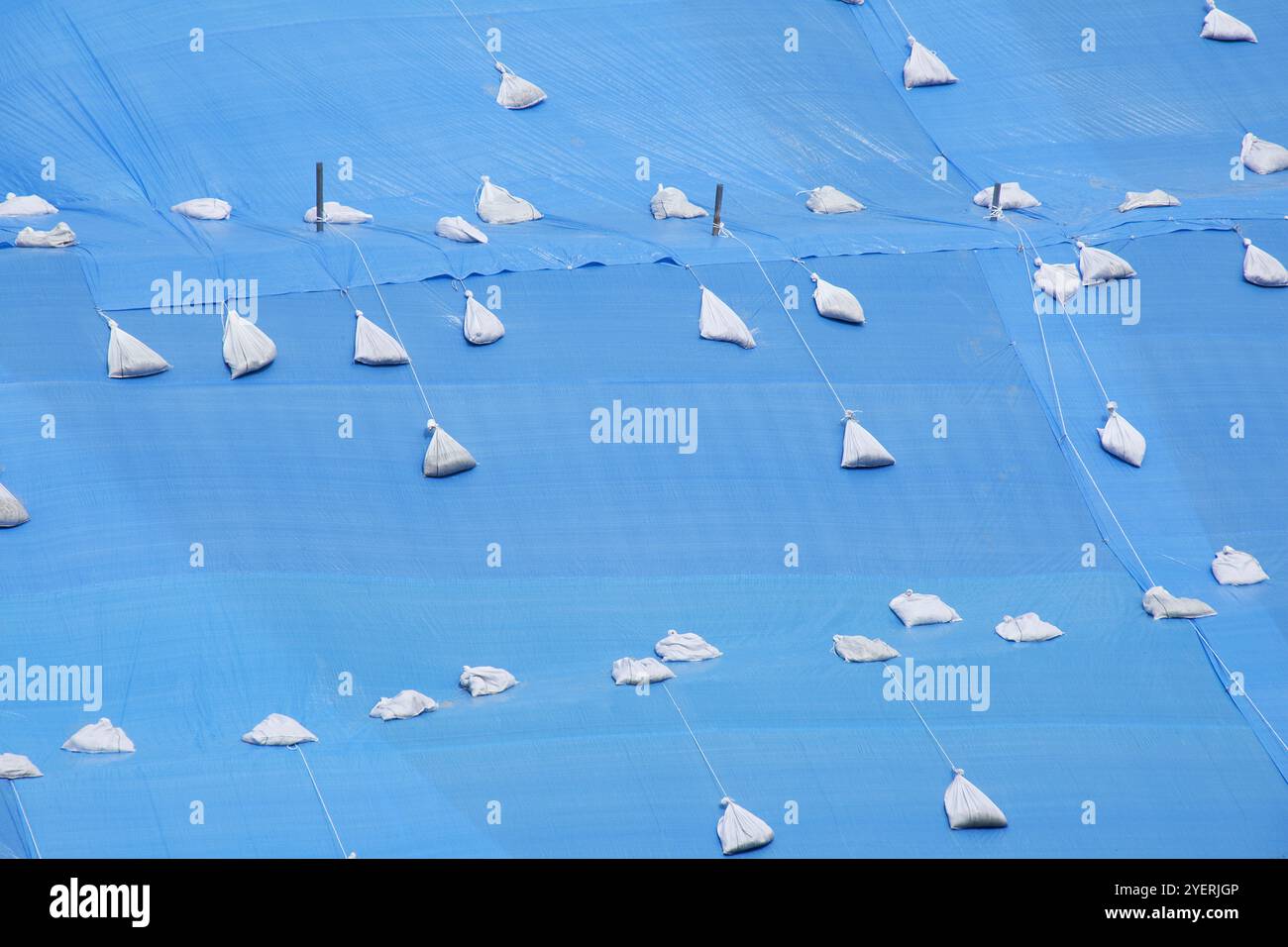 Tarpaulin sheet hi-res stock photography and images - Alamy