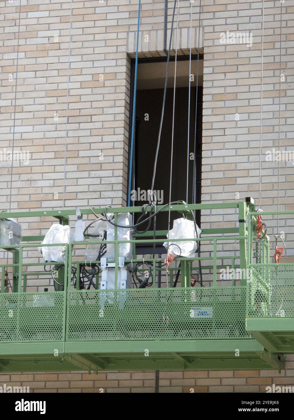 Gondola for building wall construction Stock Photo - Alamy