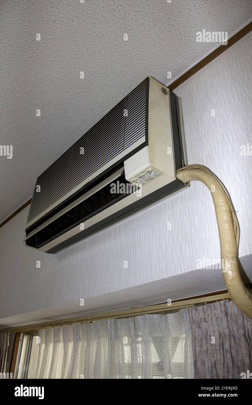 Old air conditioner in a flat Stock Photo - Alamy