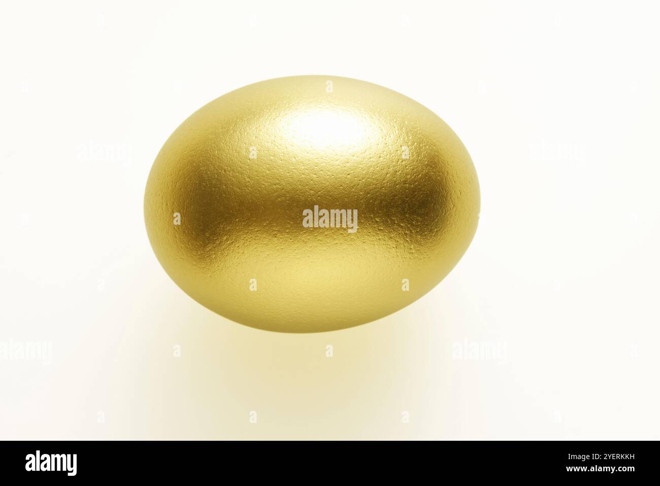 Gold golden egg hi-res stock photography and images - Alamy