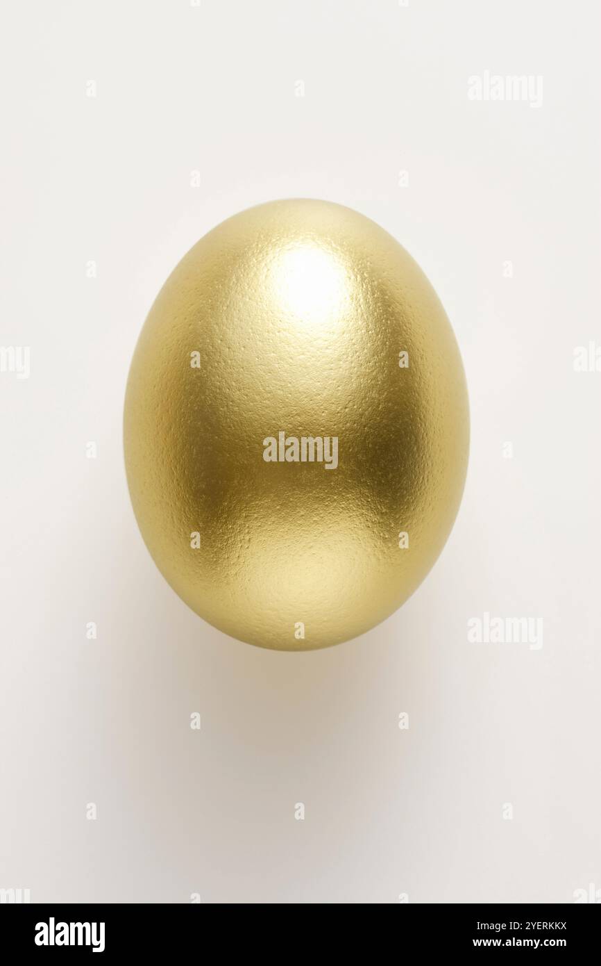 Gold golden egg hi-res stock photography and images - Alamy