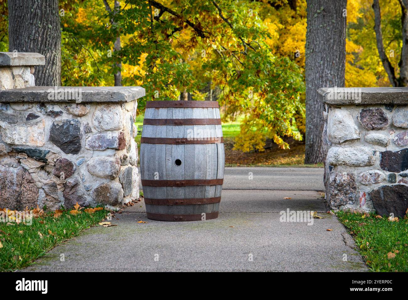 Whisky barrel fence hi-res stock photography and images - Alamy