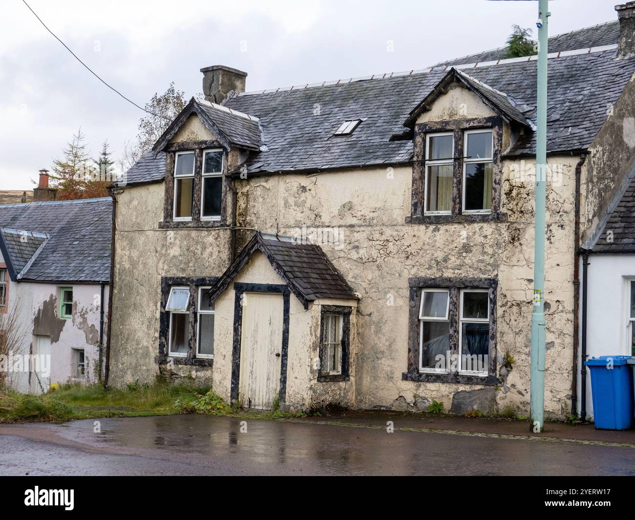 Village run down house uk hi-res stock photography and images - Alamy