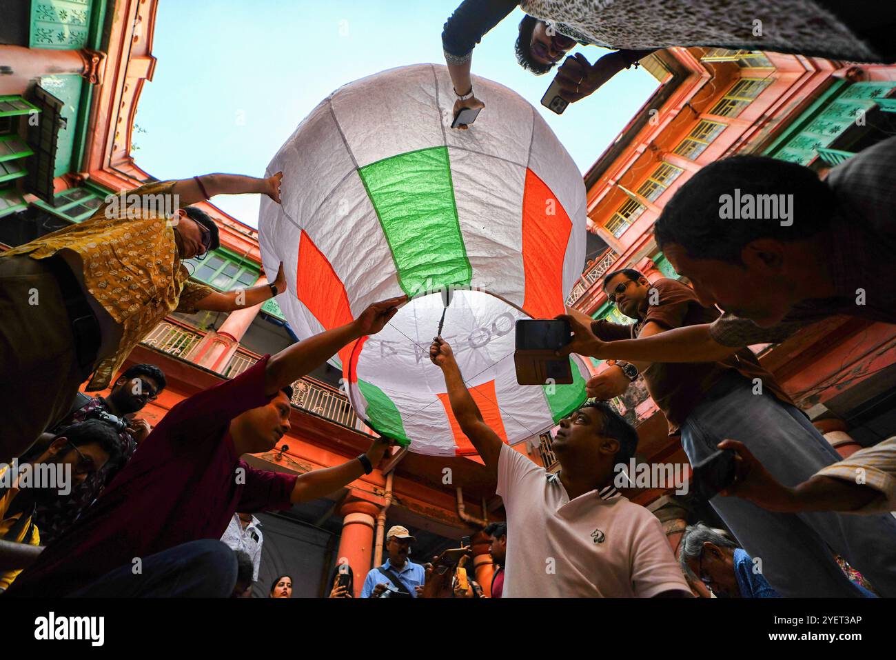 Kolkata, India. 31st Oct, 2024. A group of people seen holding a paper ...