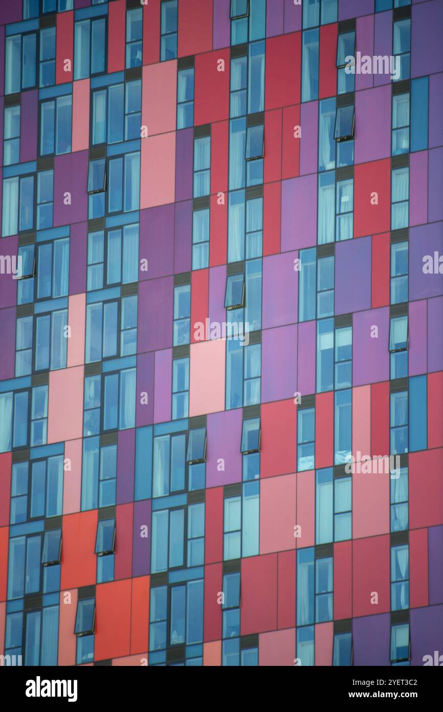 London high rise apartments hi-res stock photography and images - Alamy