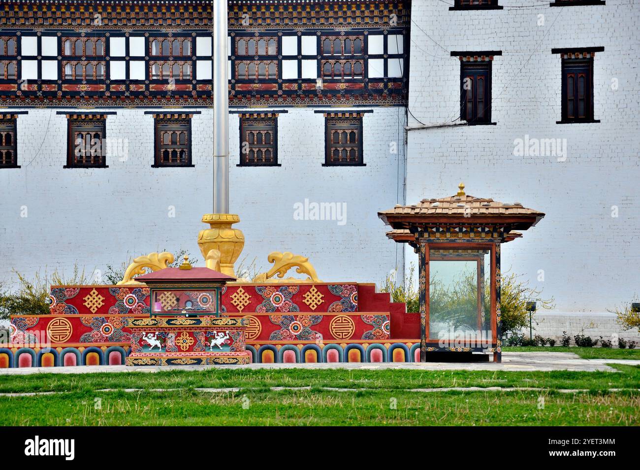 Partial view of the King's Palace also known as Dechencholing Palace ...
