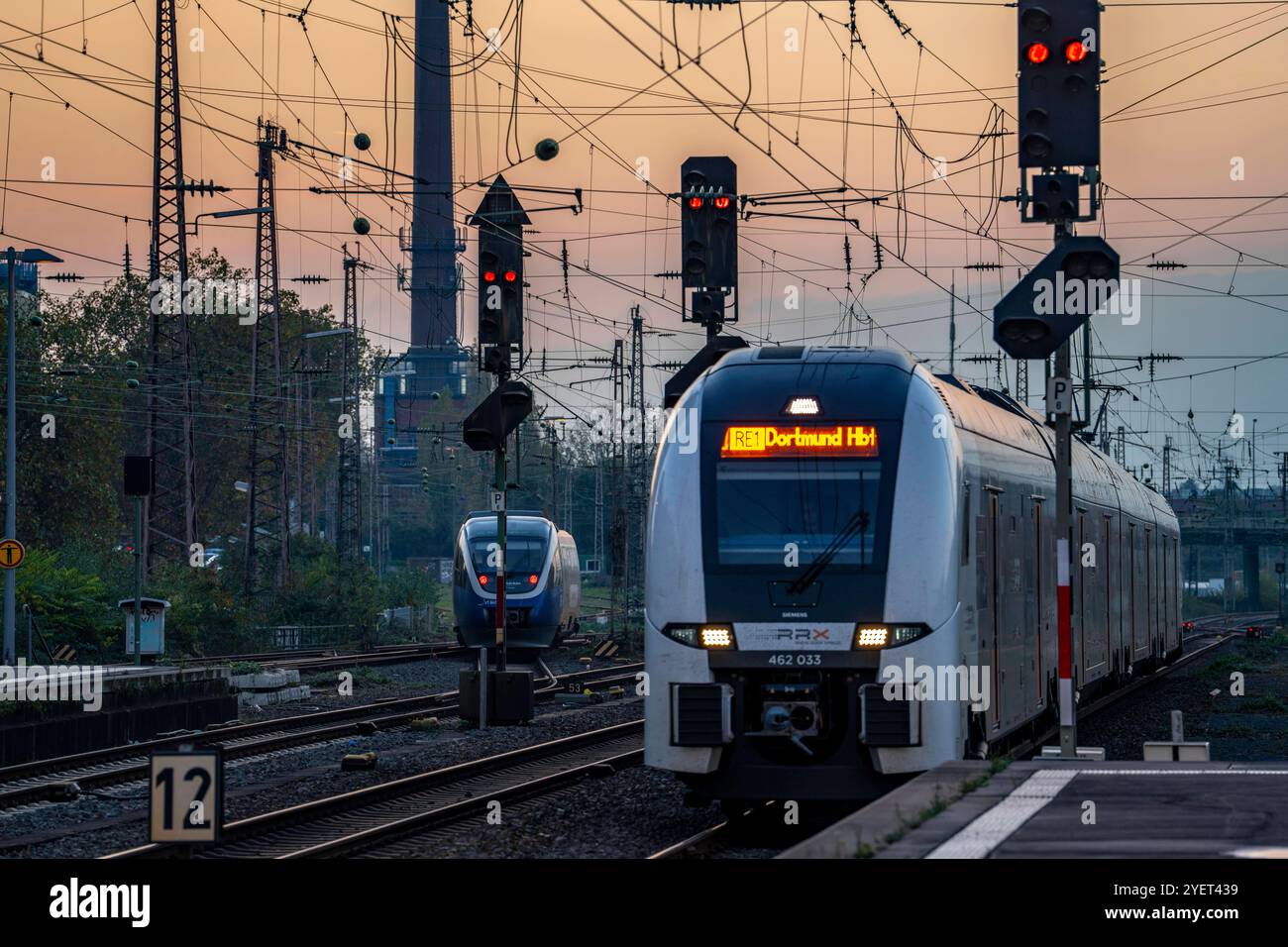 Regional-Express, RE1 nach Dortmund, RRX, Rhein-Ruhr-Express, fährt in ...