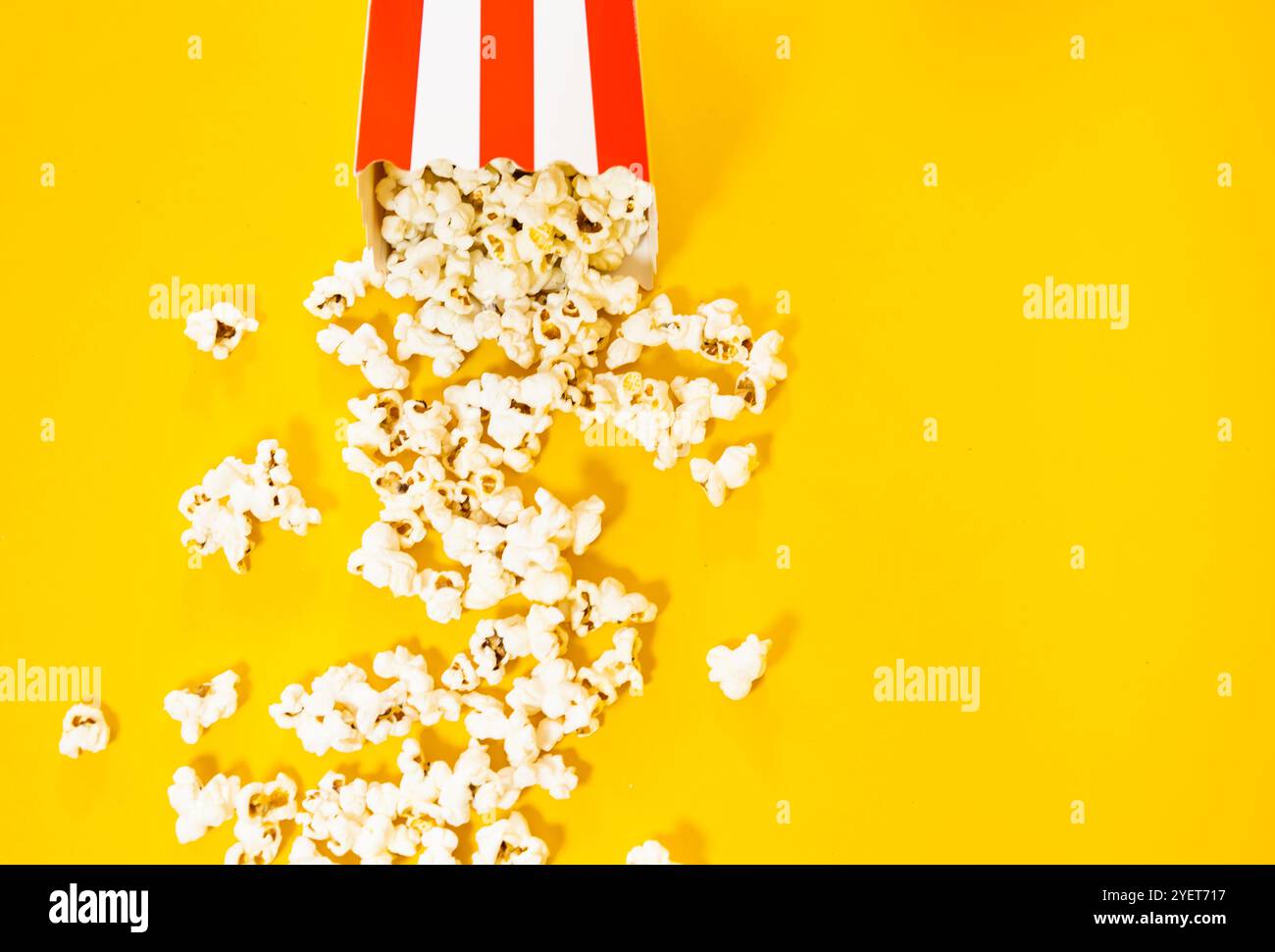 Popcorn bucket with lights hi-res stock photography and images - Alamy