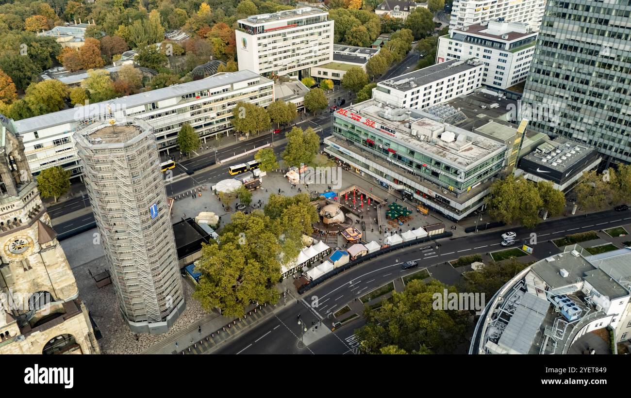 Drohnenansicht der Kaiser-Wilhelm-Gedaechtniskirche und vom Breitscheidplatz in Berlin am 20 ...