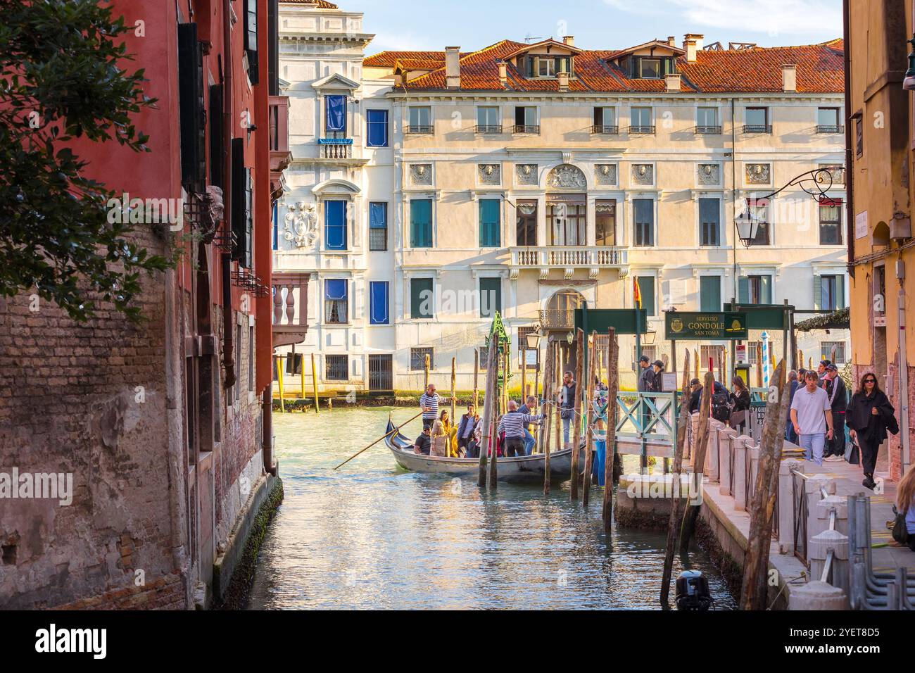 Venice, Italy - September 30, 2024: Traghetto Gondola Ferry service for ...