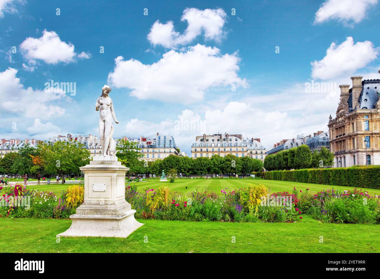 Sculpture and statues in Garden of Tuileries. (Jardin des Tuileries ...