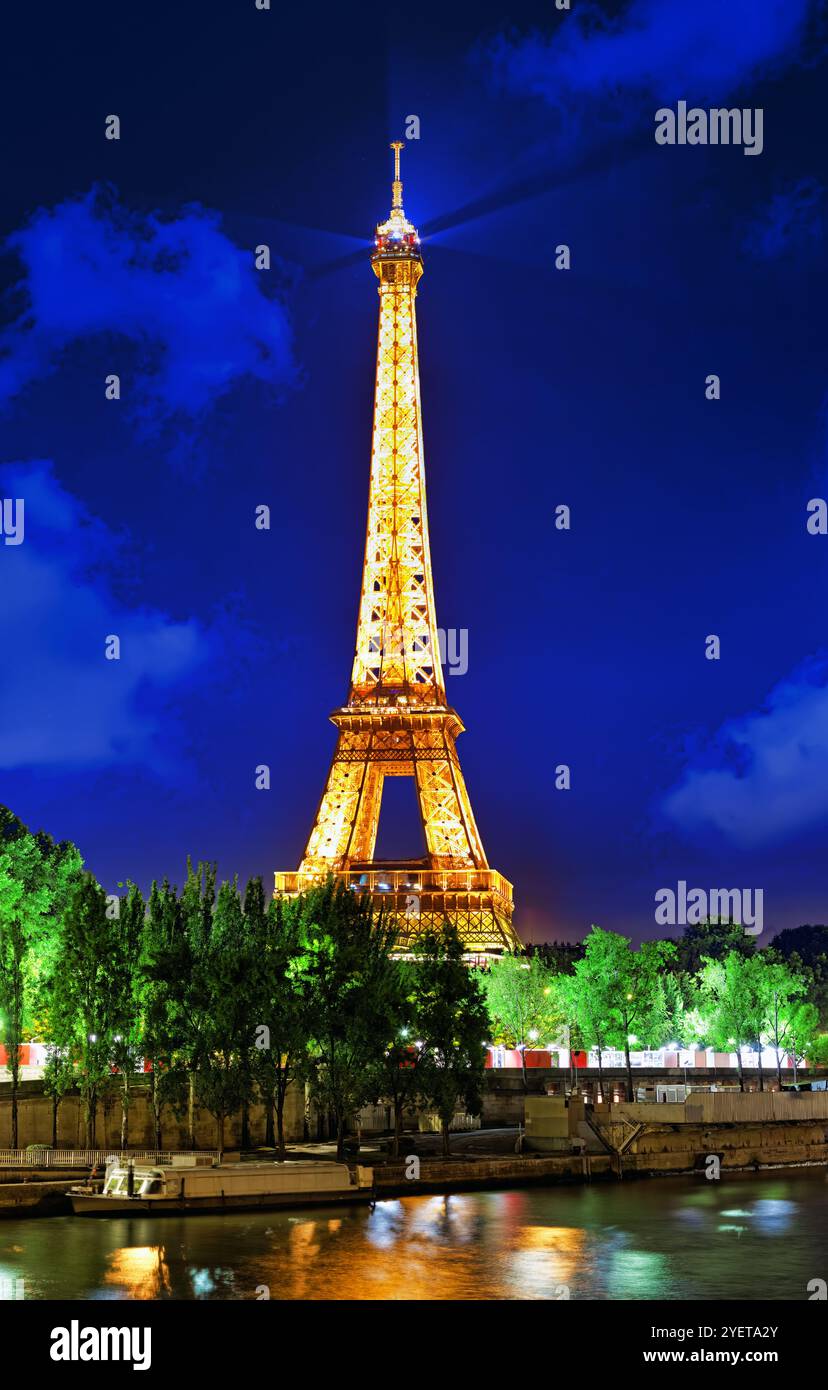 324 metres tall hi-res stock photography and images - Alamy