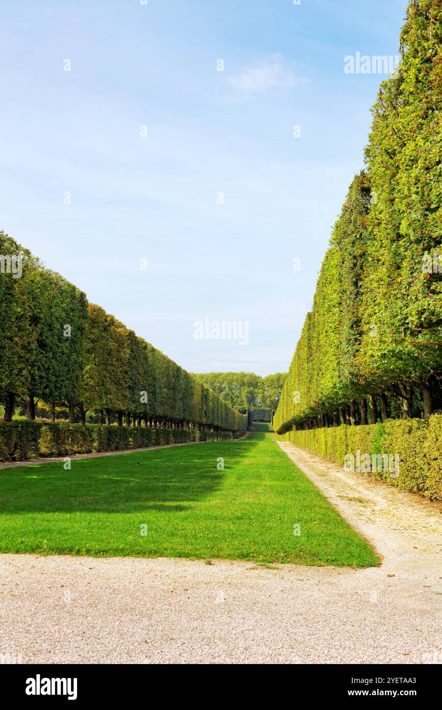 Versailles garden arch hi-res stock photography and images - Alamy