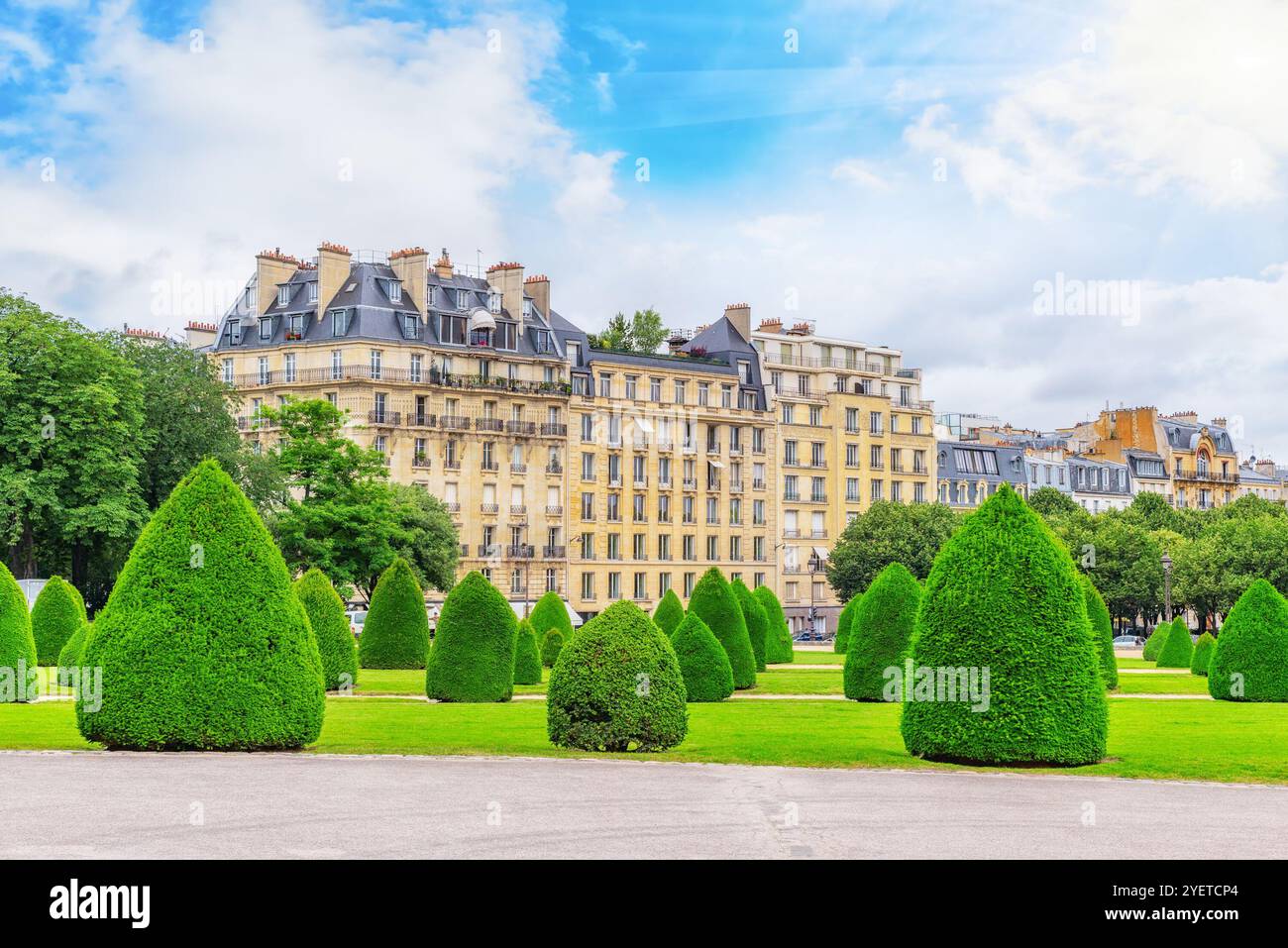 Park near main entrance to Les Invalides. Paris, France Stock Photo - Alamy