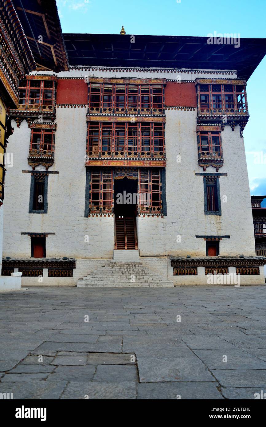 Royal palace king bhutan building hi-res stock photography and images ...