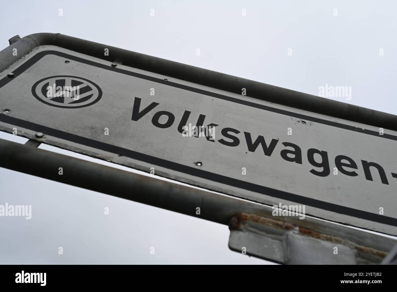 Volkswagen-Werk Emden in der Krise. Ein in die Jahre gekommenes ...