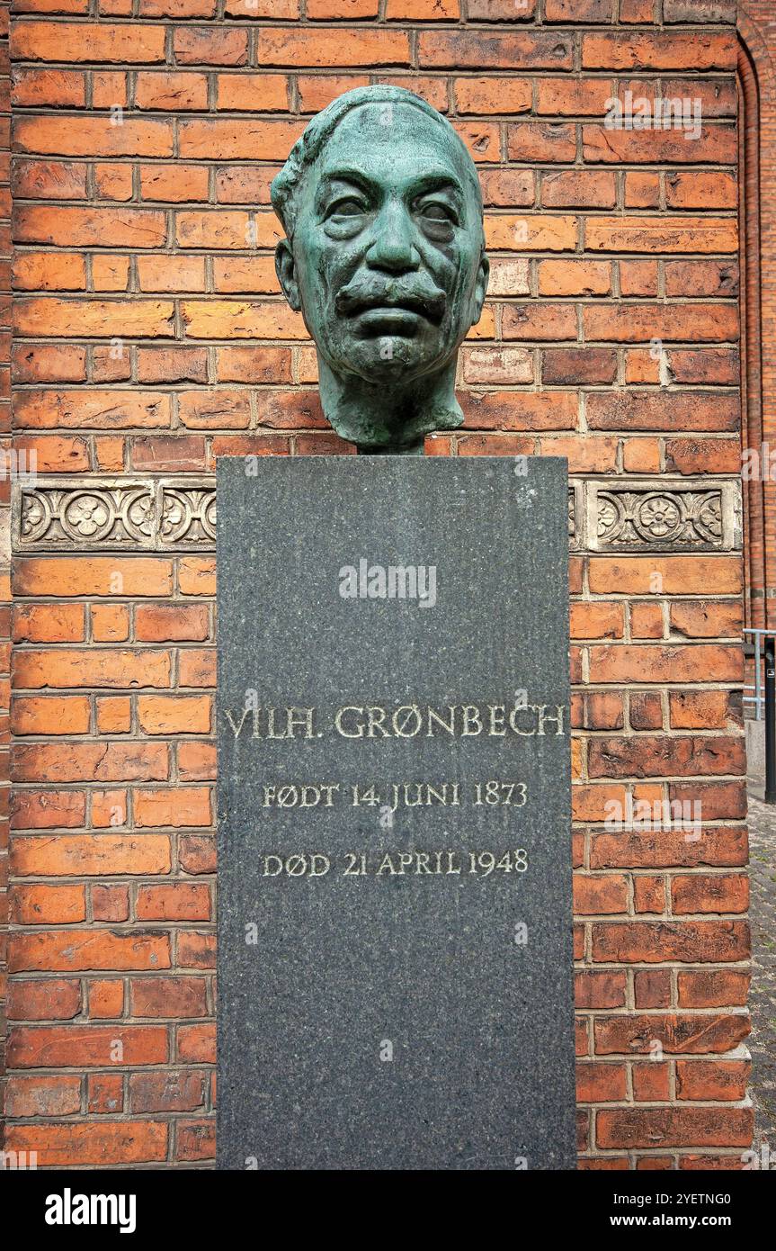 Bronze head of the danish historian Vilhelm Grønbech (1873 - 1948 ...