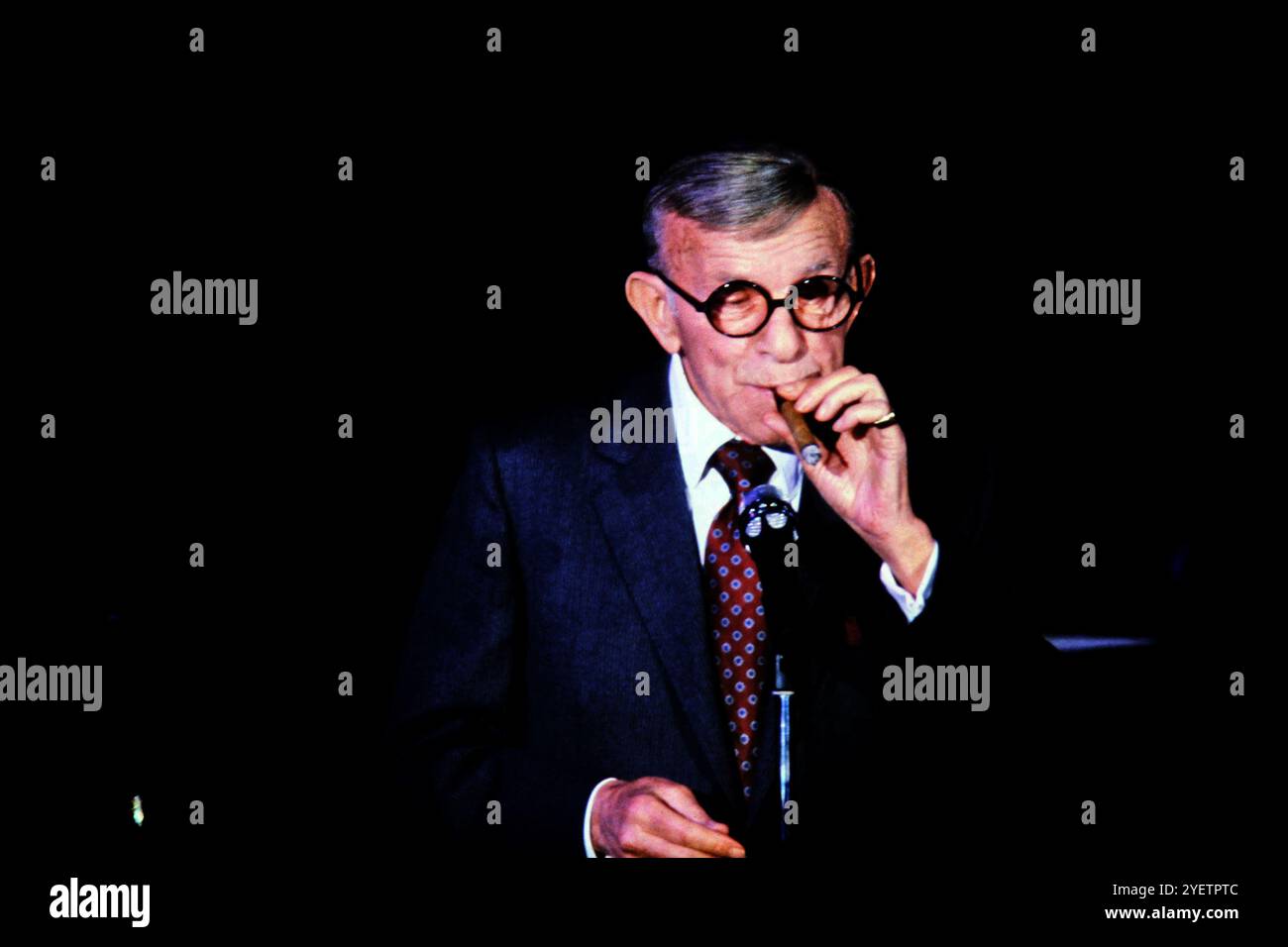 George burns hi-res stock photography and images - Alamy