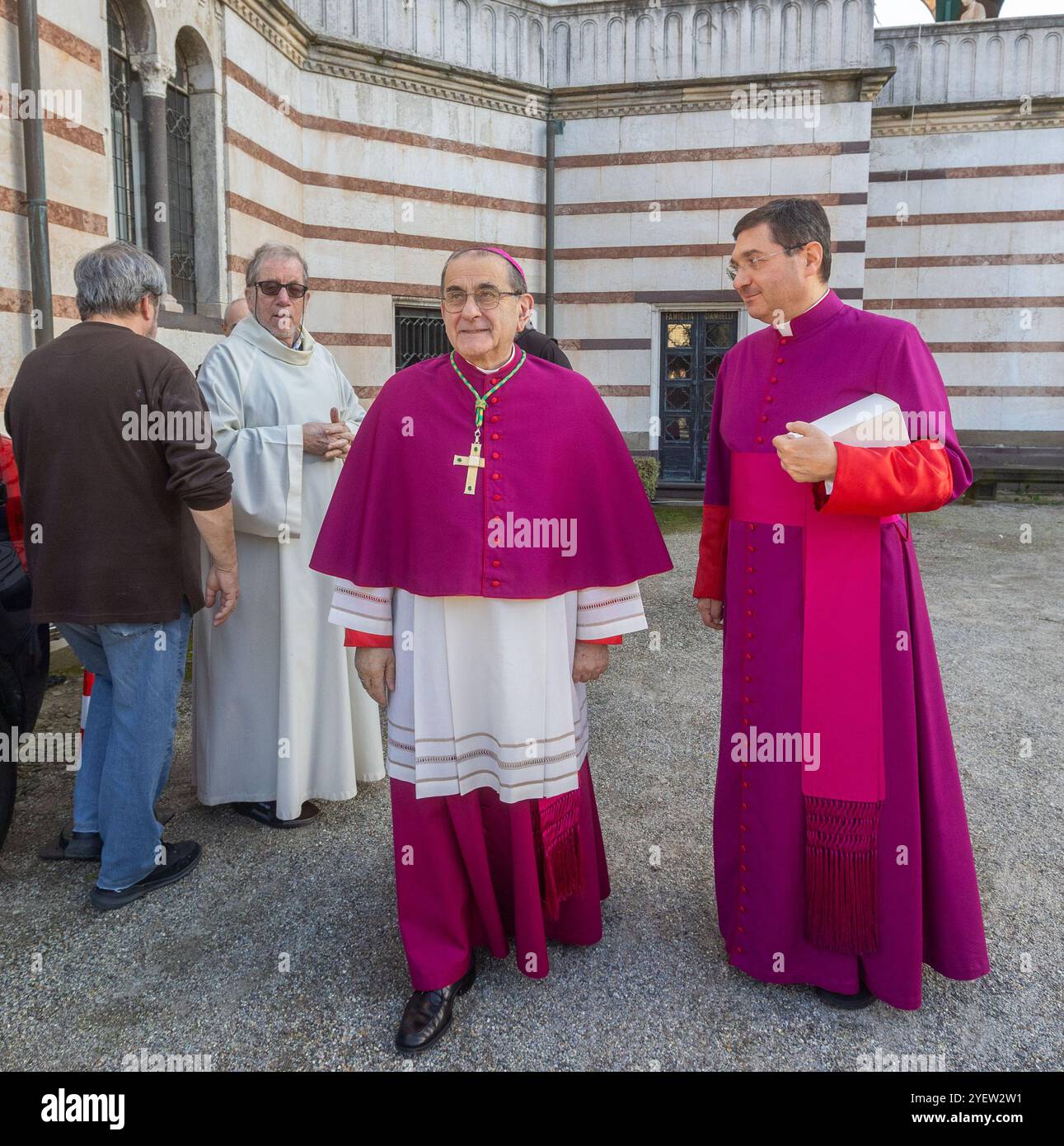 Milano, Italia. 01st Nov, 2024. Celebrazione eucaristica per i defunti ...