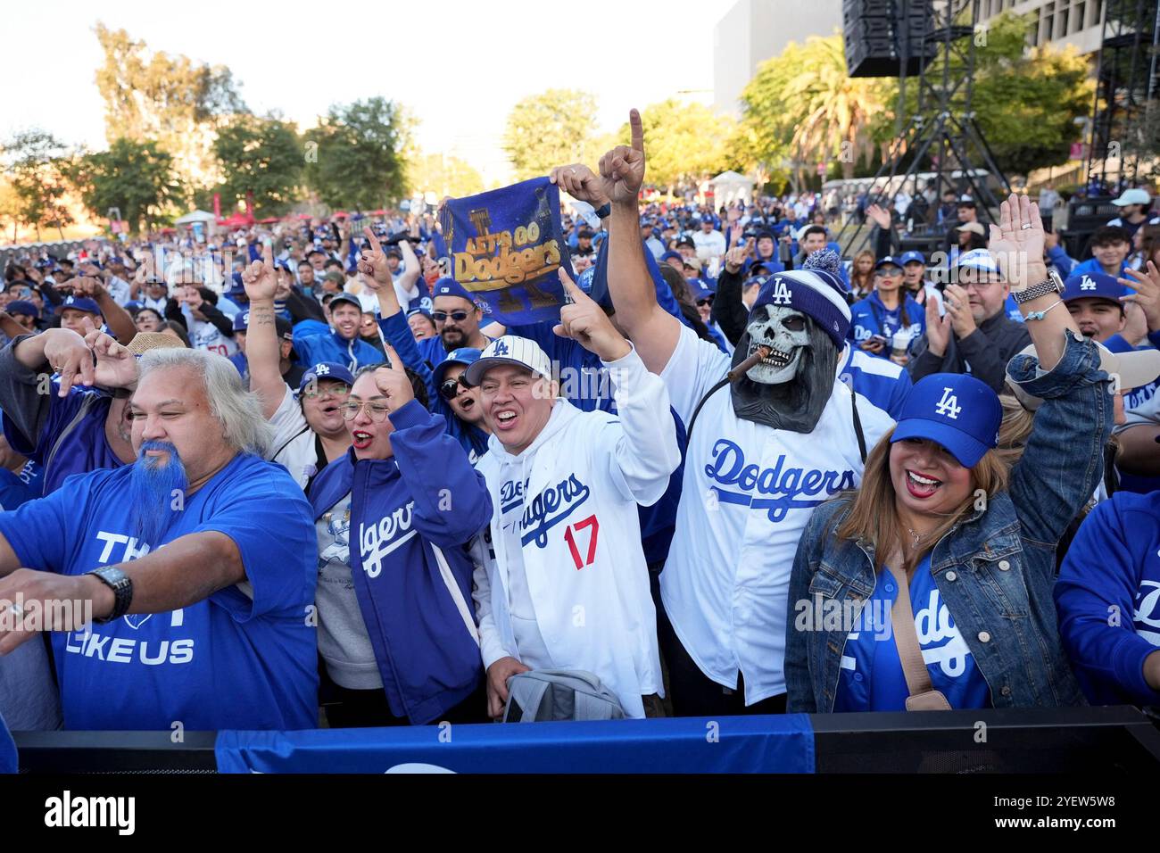 Fans cheer before the Los Angeles Dodgers baseball world championship ...