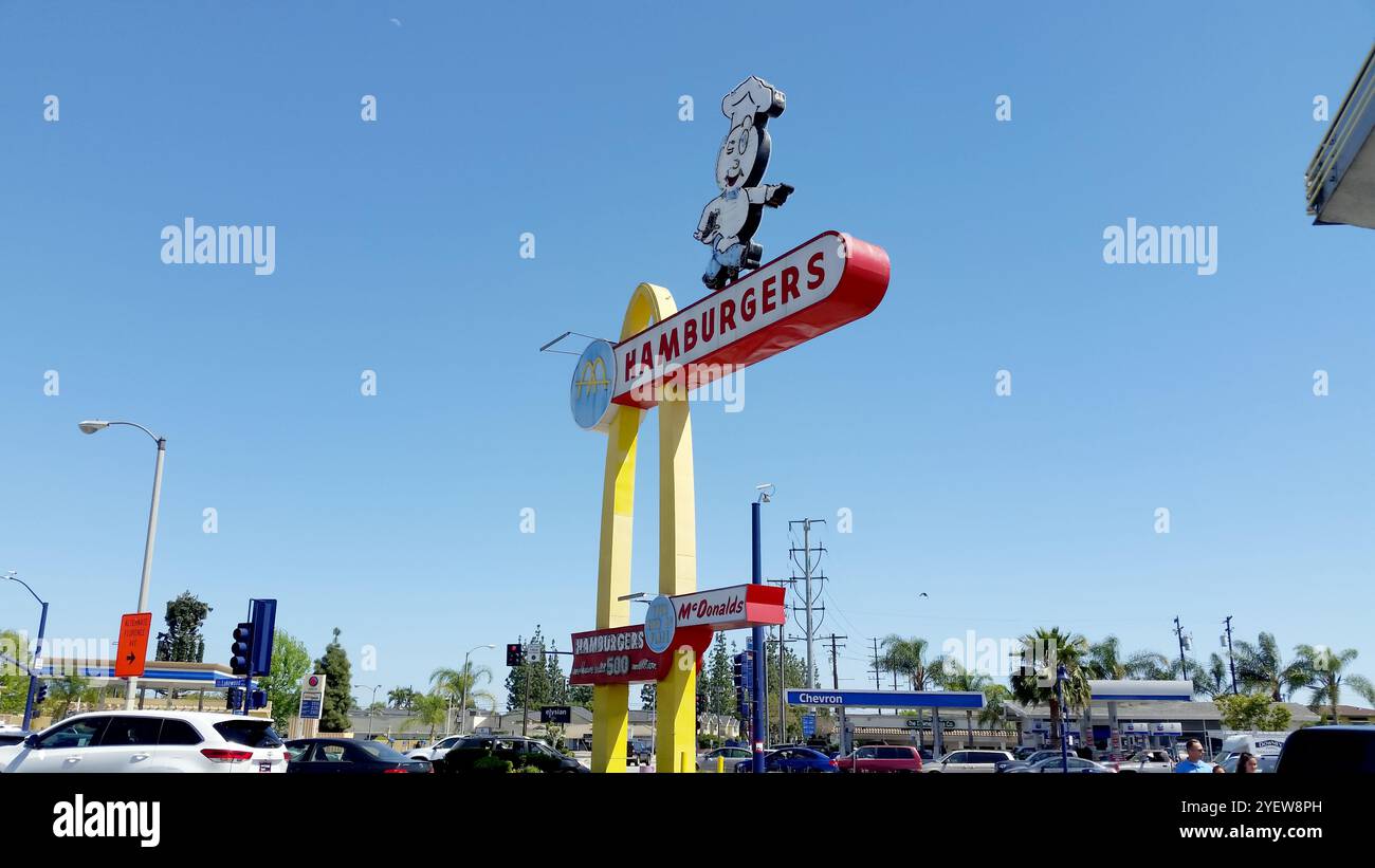 Vintage mcdonalds sign hi-res stock photography and images - Alamy