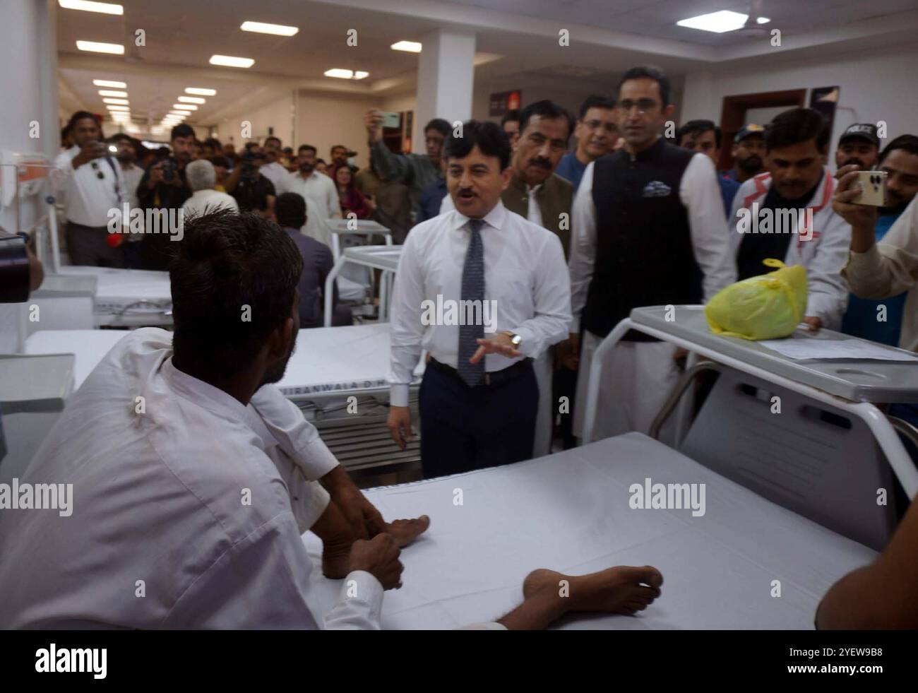 Commissioner Gujranwala, Syed Naveed Haider Shirazi visiting different ...