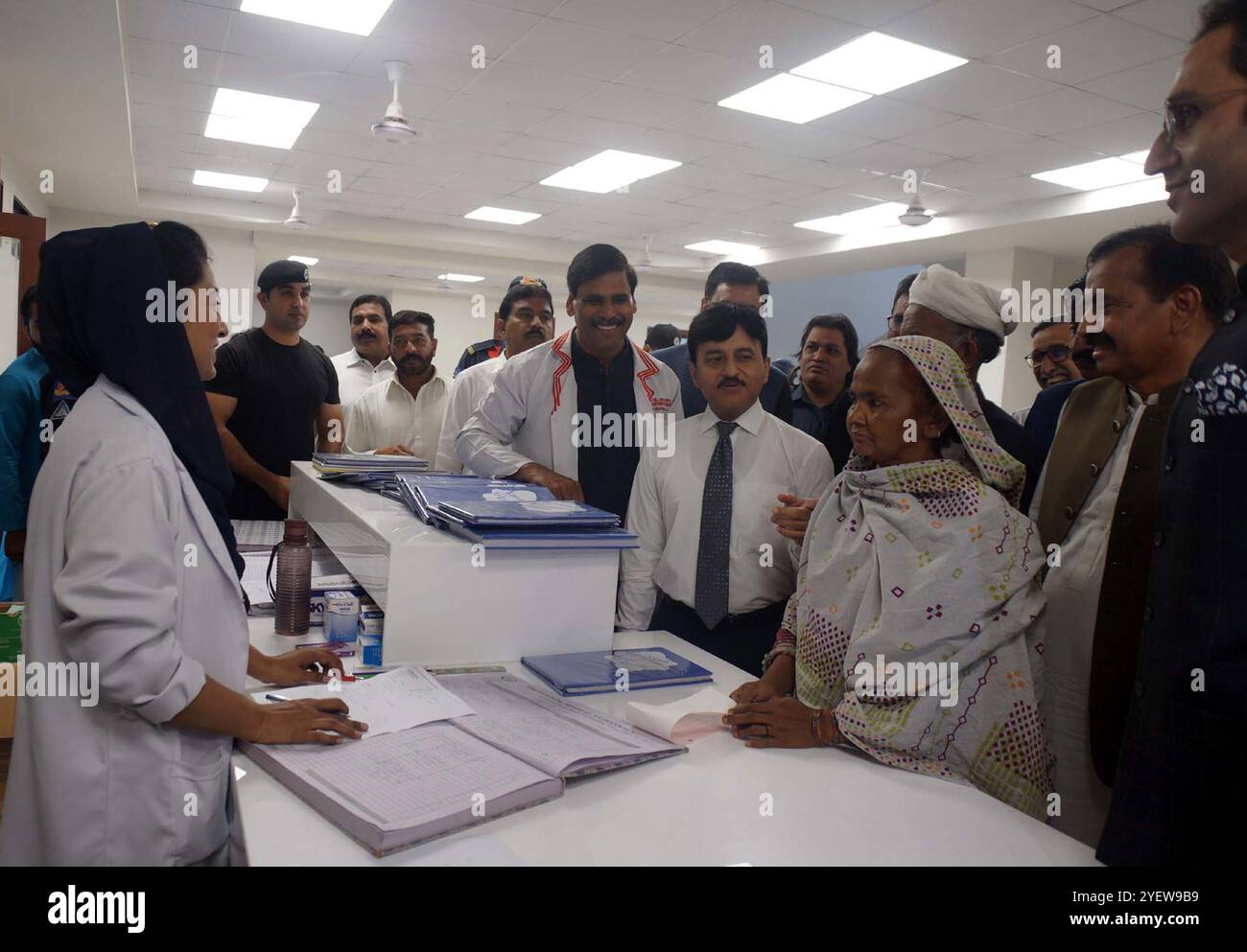 Commissioner Gujranwala, Syed Naveed Haider Shirazi visiting different ...